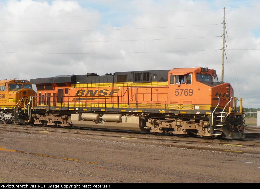 BNSF 5769